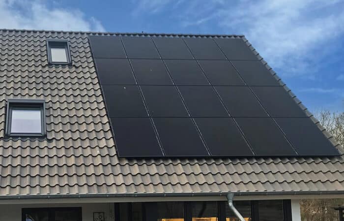 PV-Module im schwarzen Design | Koop-Brinkmann GmbH